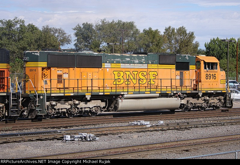 BNSF 8916
